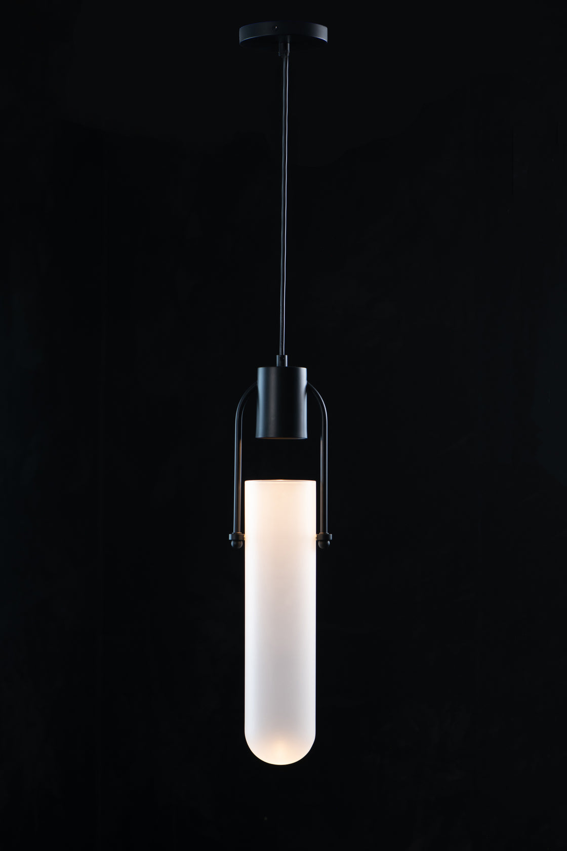 KNOX MATTE BLACK MODERN PENDANT | Vault Lighting