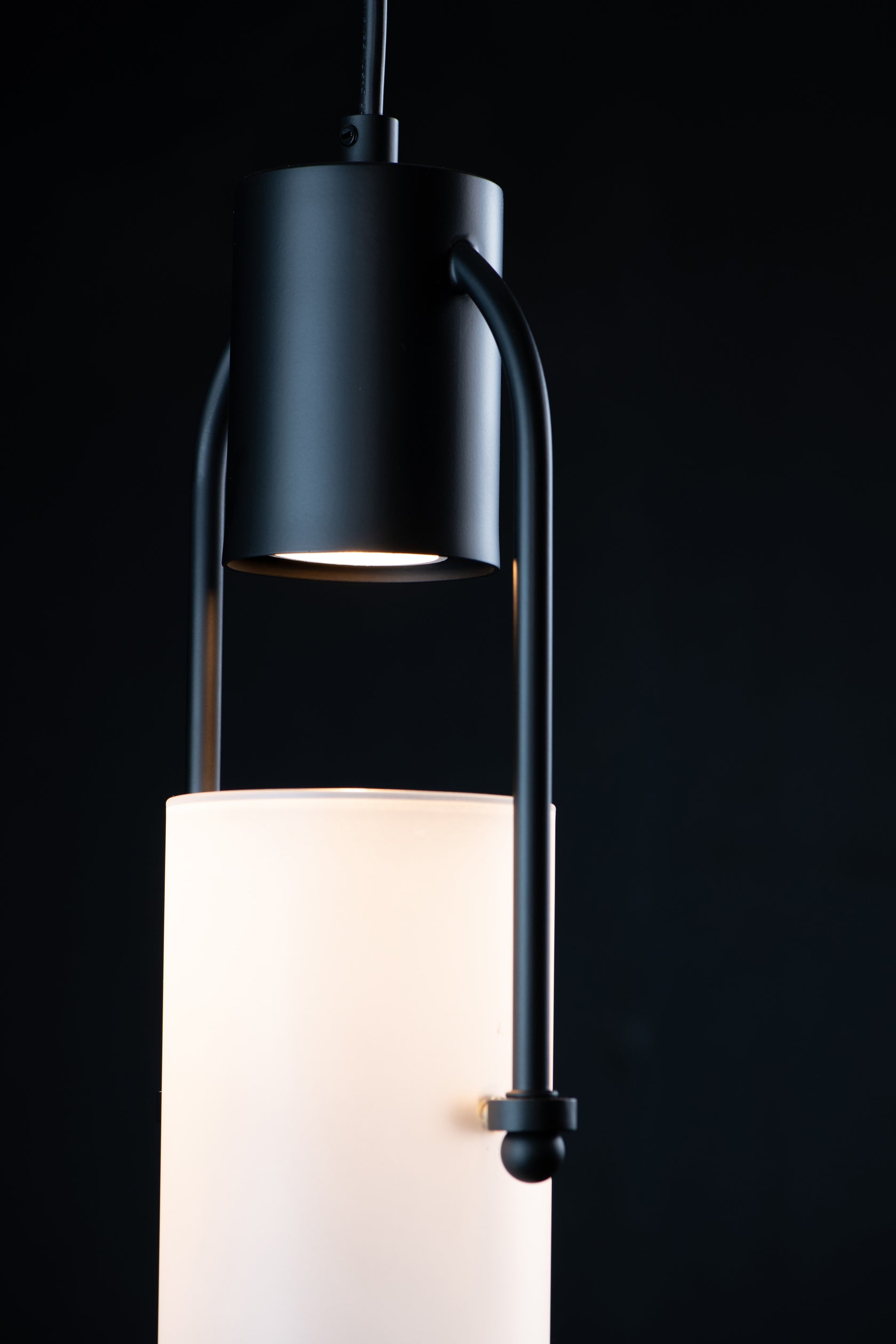 KNOX MATTE BLACK MODERN PENDANT | Vault Lighting