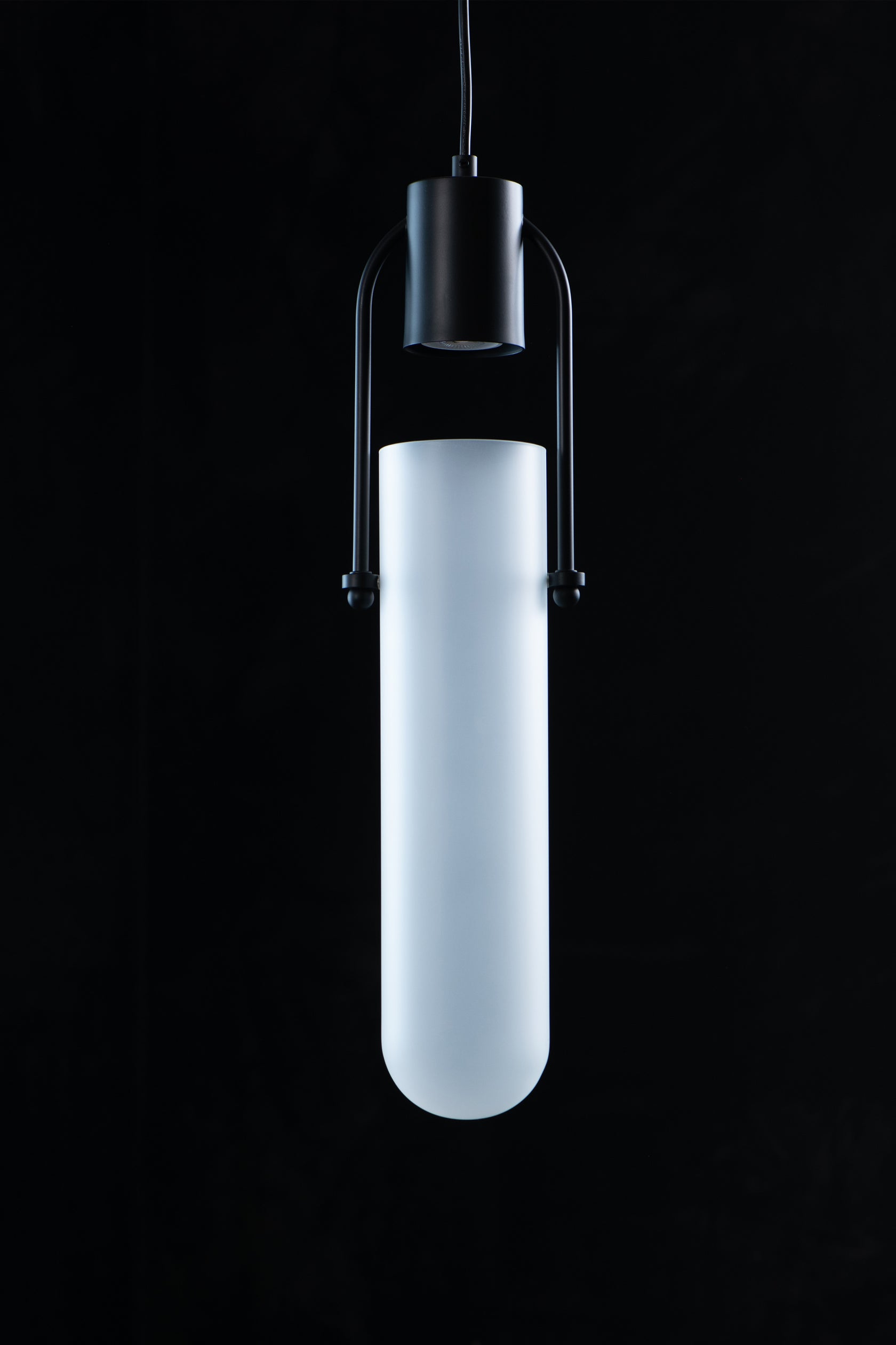 KNOX MATTE BLACK MODERN PENDANT | Vault Lighting